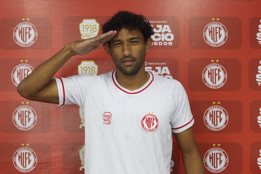 Willian Rocha é apresentado pelo Hercílio Luz e projeta estreia contra ...