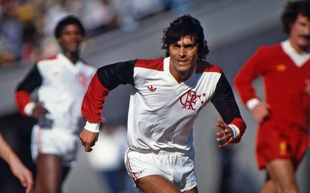 Ídolo do Flamengo, imbitubense Lico ganha busto e lança biografia na ...