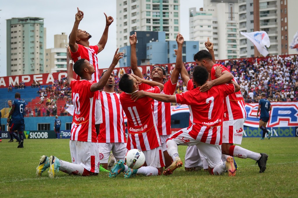 Adeus, tabu: Hercílio Luz vence o Marcílio Dias na estreia do ...