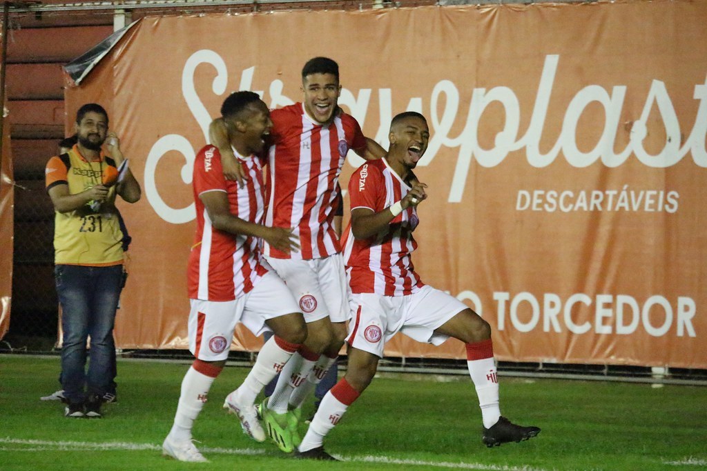 Com quatro gols no primeiro tempo, Hercílio Luz e Caxias empatam pela ...